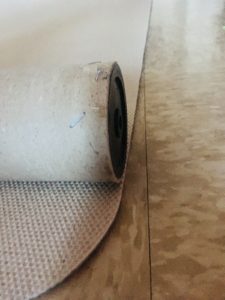 Upcycled DIY cat scratching post with carpet [Easy tutorial]