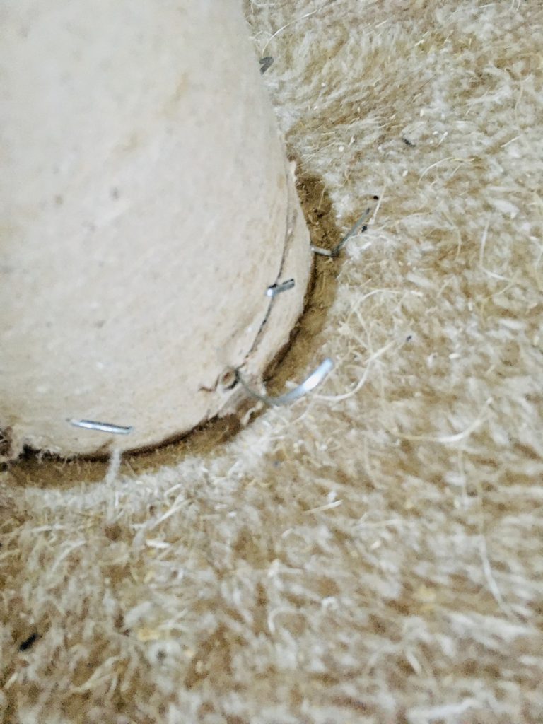 Upcycled DIY cat scratching post with carpet [Easy tutorial]